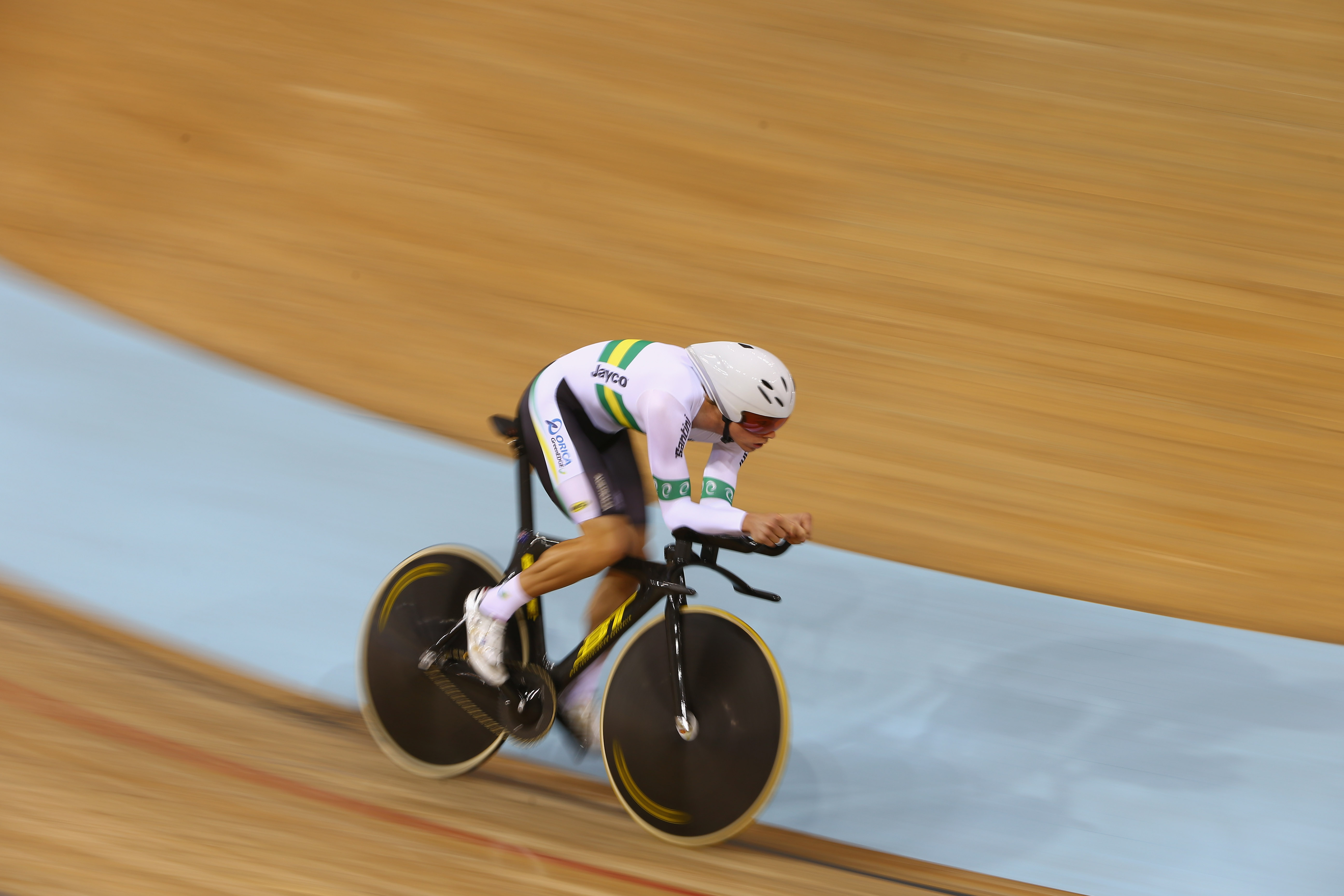 Hepburn defends World Title | Australian Olympic Committee