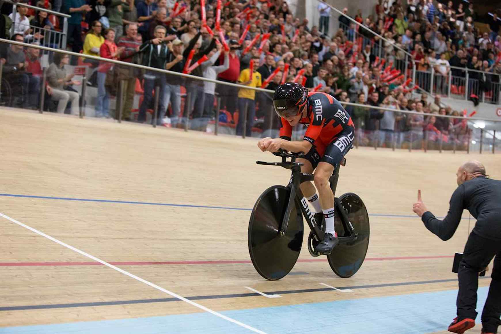 Dennis breaks cycling world record | Australian Olympic Committee
