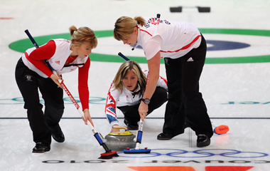 Tense finish in curling matches | Australian Olympic Committee