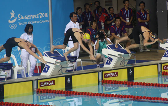 Girls dive in for relay gold | Australian Olympic Committee