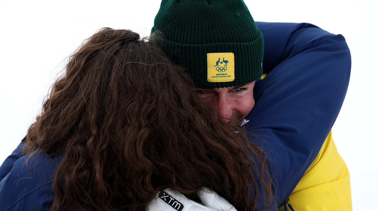 Fox presents medal from one Olympic champion to another | Australian ...